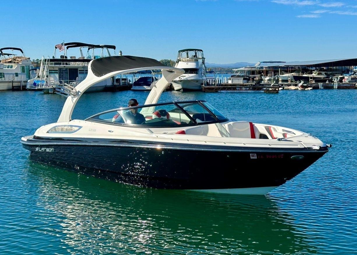 2015 Larson LXi 258| 26' - Novielli Boats